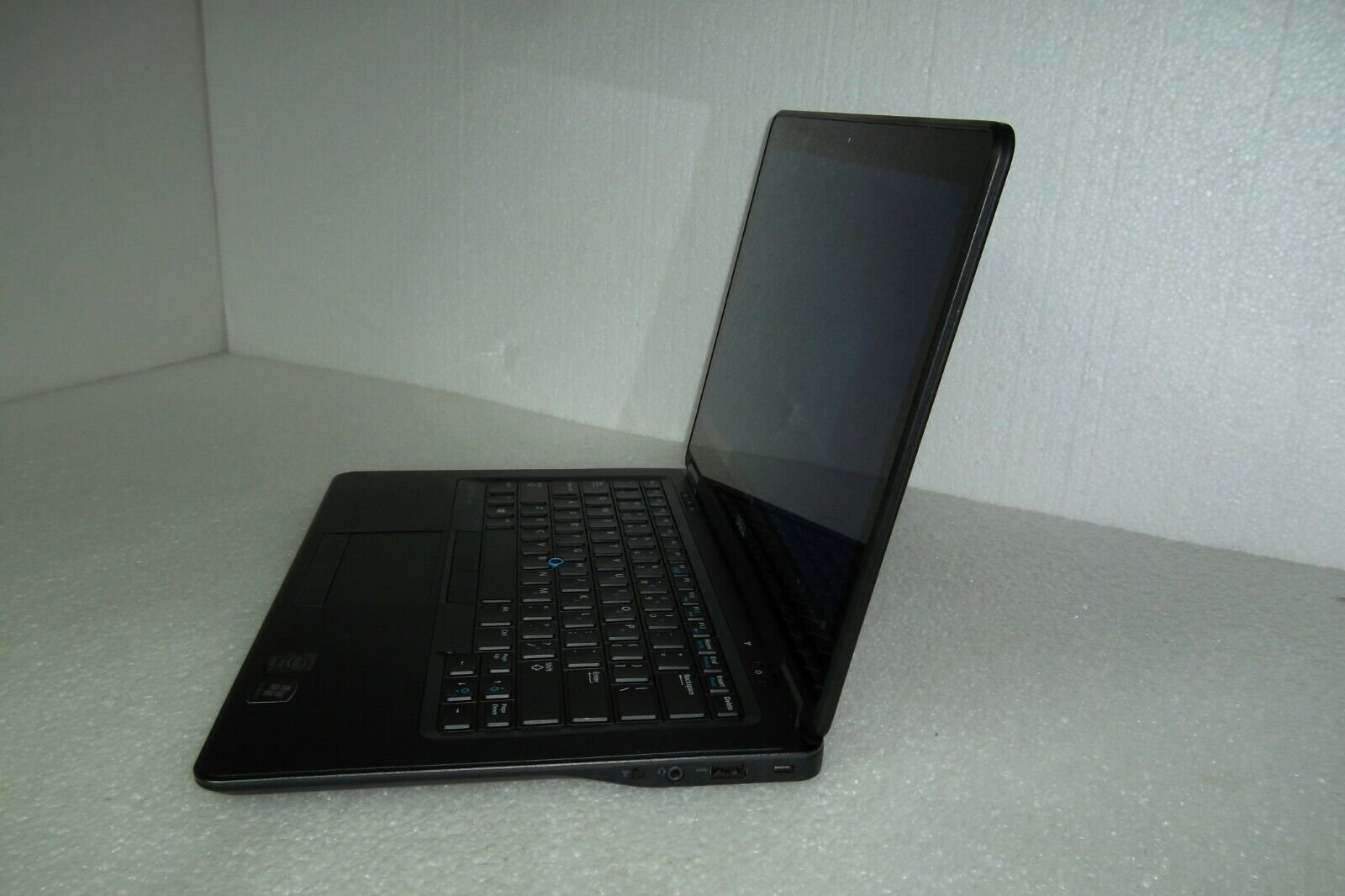 Dell Latitude UltraBook E7440 laptop with Intel Core i7 processor ...